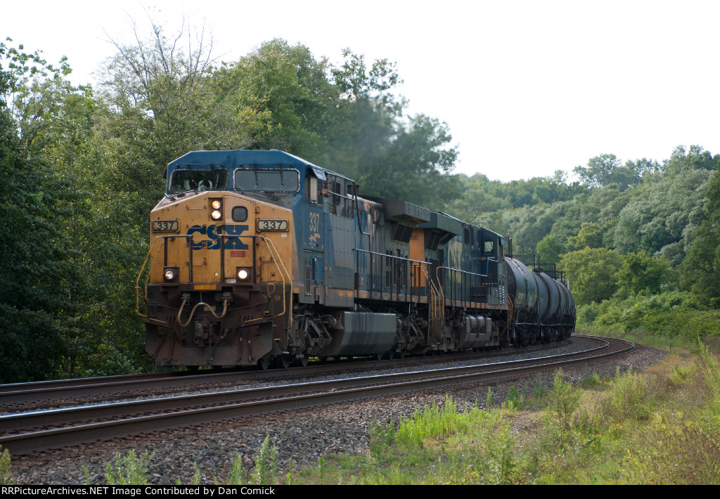 CSX 337 Leads Q560 at Amsterdam